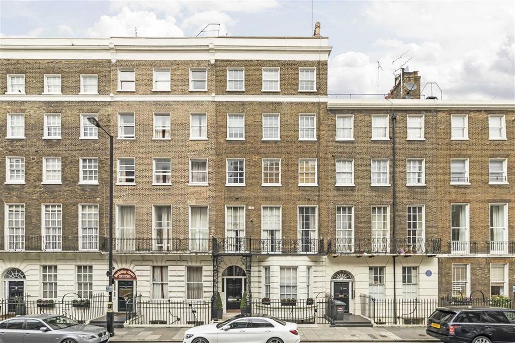 Upper Berkeley Street, London W1H 1 bed flat - £2,999 pcm (£692 pw)