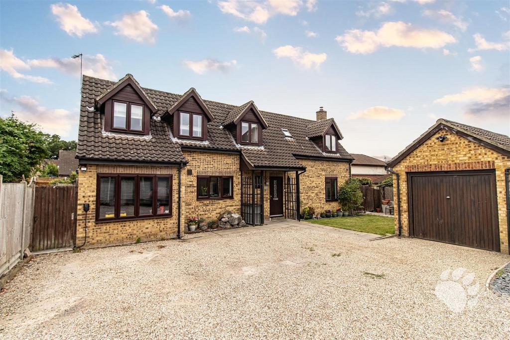 Maple Tree Lane, Basildon SS16 4 bed detached house - £650,000