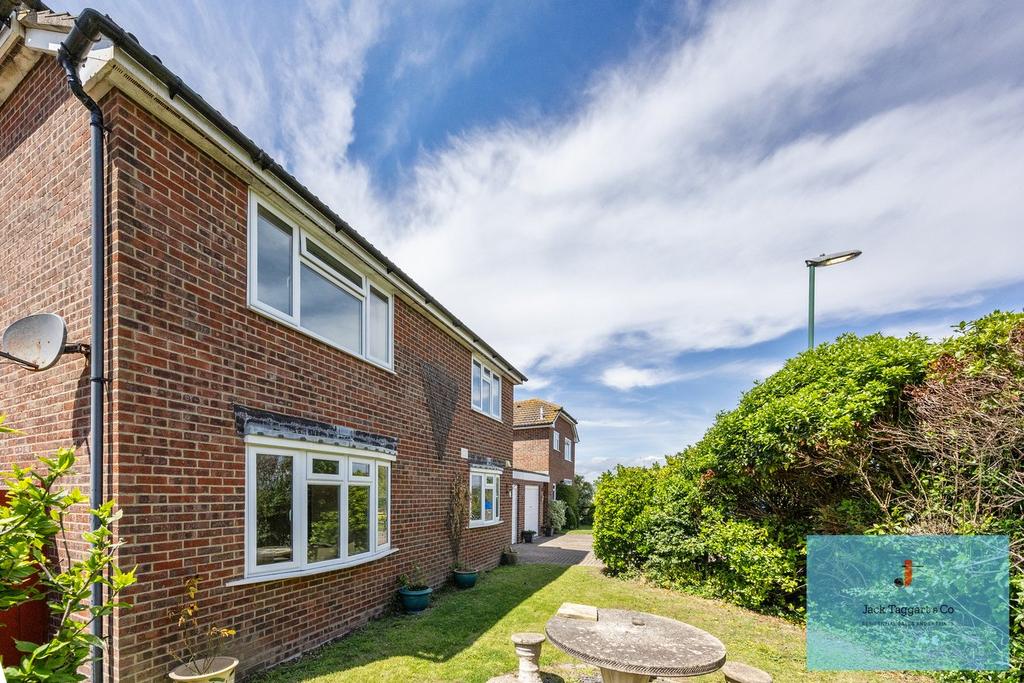 Adur Close, Lancing, BN15 3 bed house to rent - £1,995 pcm (£460 pw)