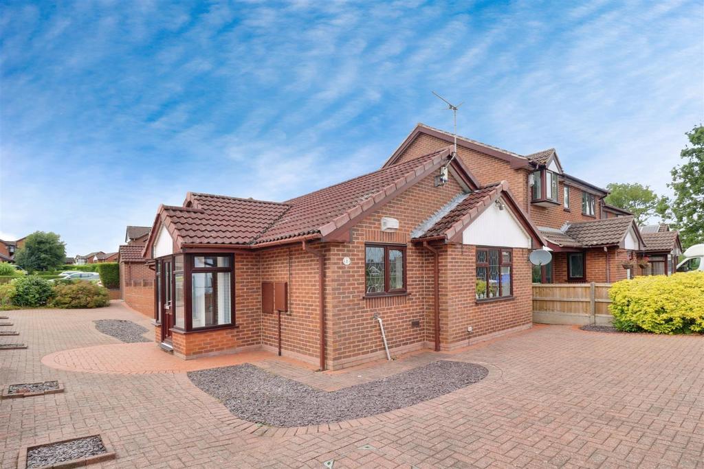 Jasmin Way, Packmoor, Stoke-On-Trent 3 bed detached bungalow - £270,000