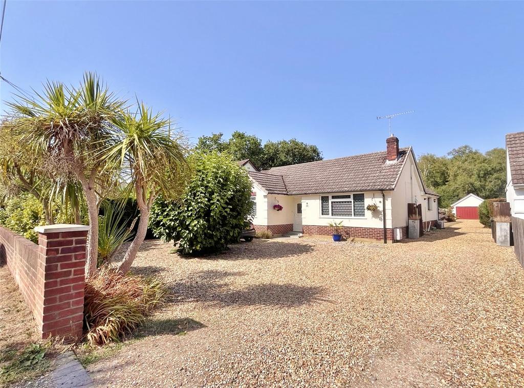 Howe Lane, Verwood, Dorset, BH31 3 bed bungalow for sale - £575,000