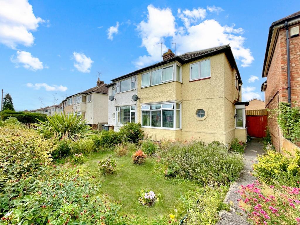 Sundon Park Road, Luton... 3 bed semi-detached house - £350,000