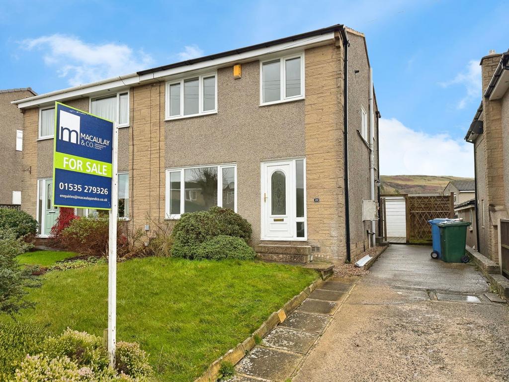 Moorview Way, Skipton, BD23 2TN 3 bed semi-detached house - £270,000
