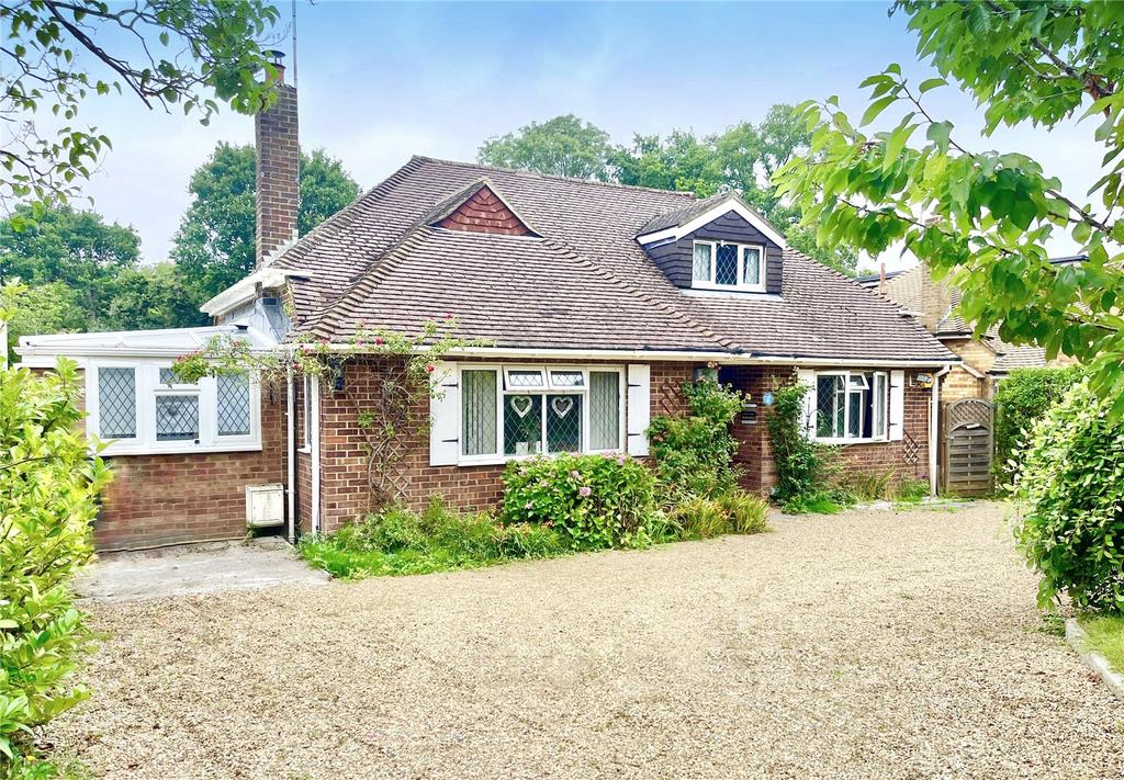 Norrels Ride, East Horsley, KT24 3 bed detached house for sale - £1,195,000