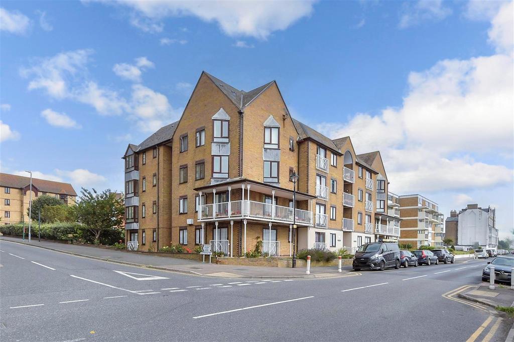 Poldark Court, Ramsgate CT11 2 bed ground floor flat - £119,000