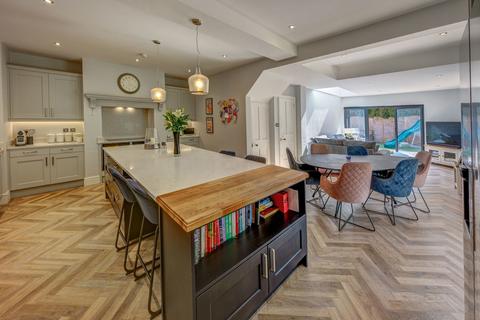 Houses for sale around WA13 0XG | OnTheMarket