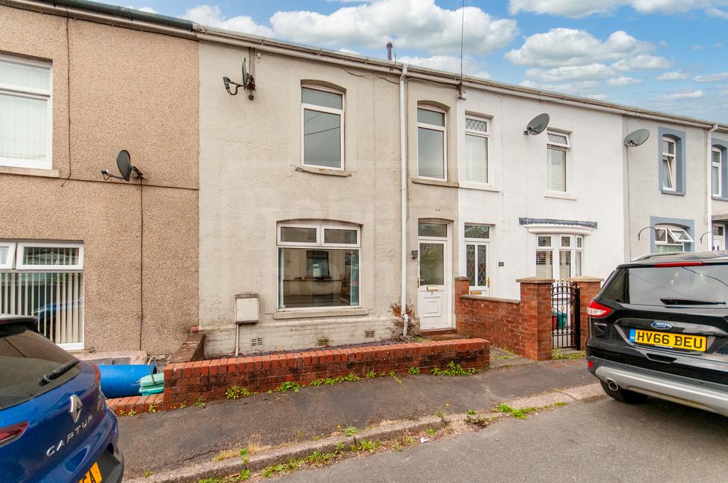 Bryn Road, Ystradgynlais, Swansea 3 bed terraced house - £850 pcm (£196 pw)
