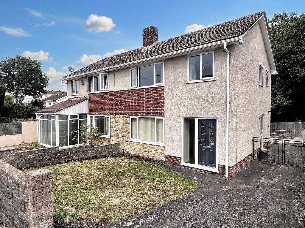 Field View Road, Barry, CF63 3 bed semi-detached house - £240,000