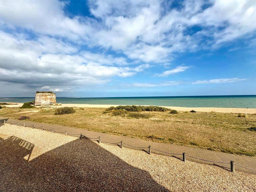 Caroline Way, Eastbourne 2 bed flat - £199,950