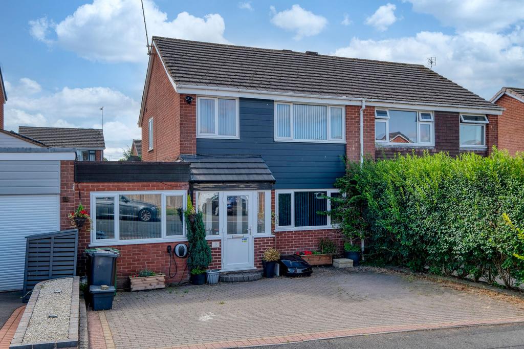 The Dingle, Cheswick Green, B90 3 bed semi-detached house for sale - £ ...