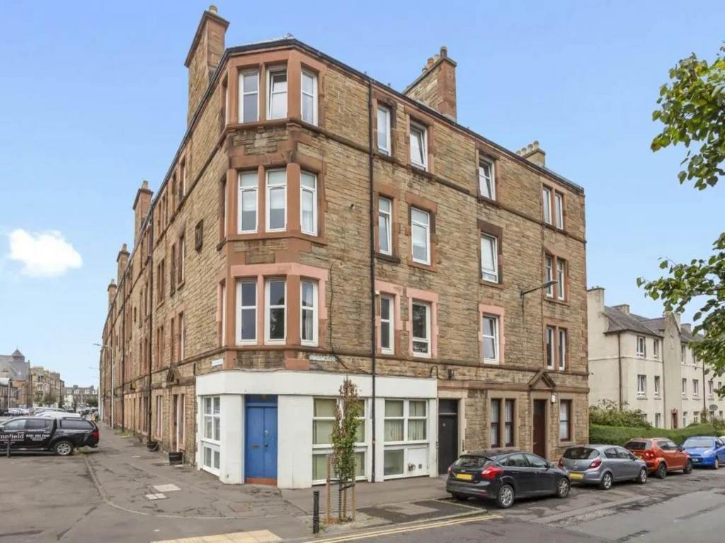 Dickson Street, Edinburgh, Midlothian 2 bed flat - £1,195 pcm (£276 pw)