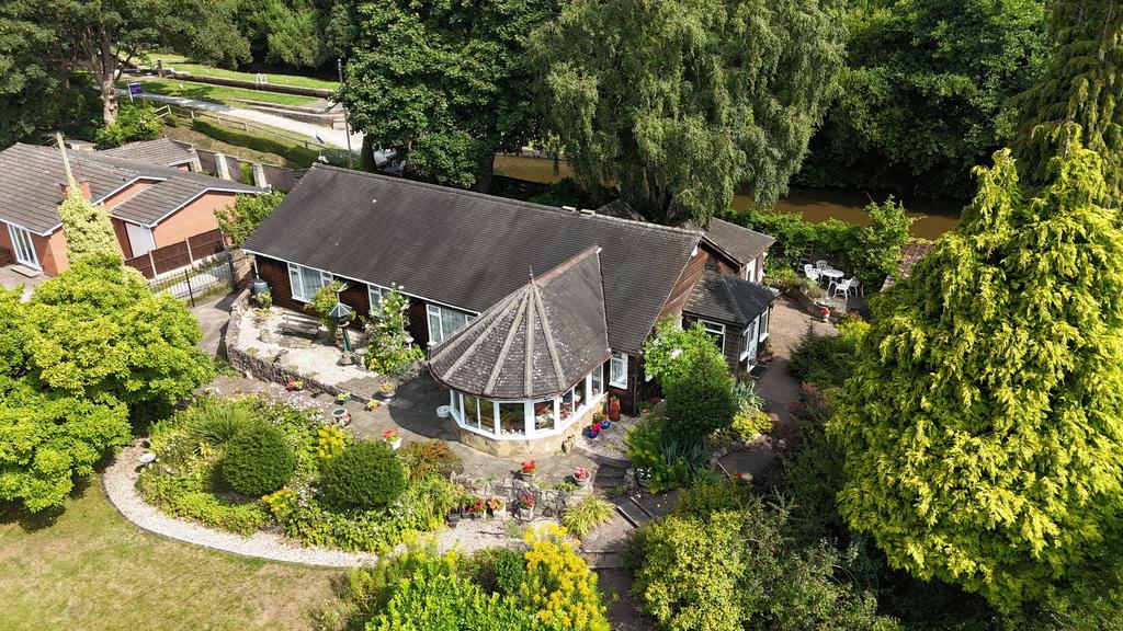 Newcastle Road, Stone, ST15 3 bed detached house - £375,000