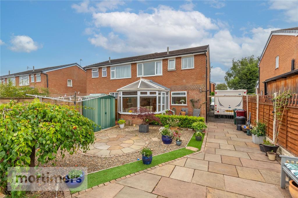 Kenilworth Drive, Clitheroe... 3 bed semi-detached house - £245,000