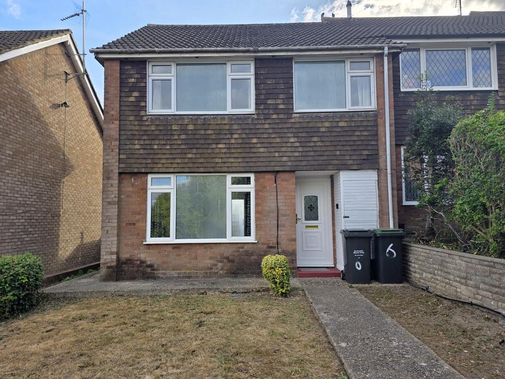 Highover Close, Luton, Bedfordshire 3 bed semi-detached house - £1,450 ...
