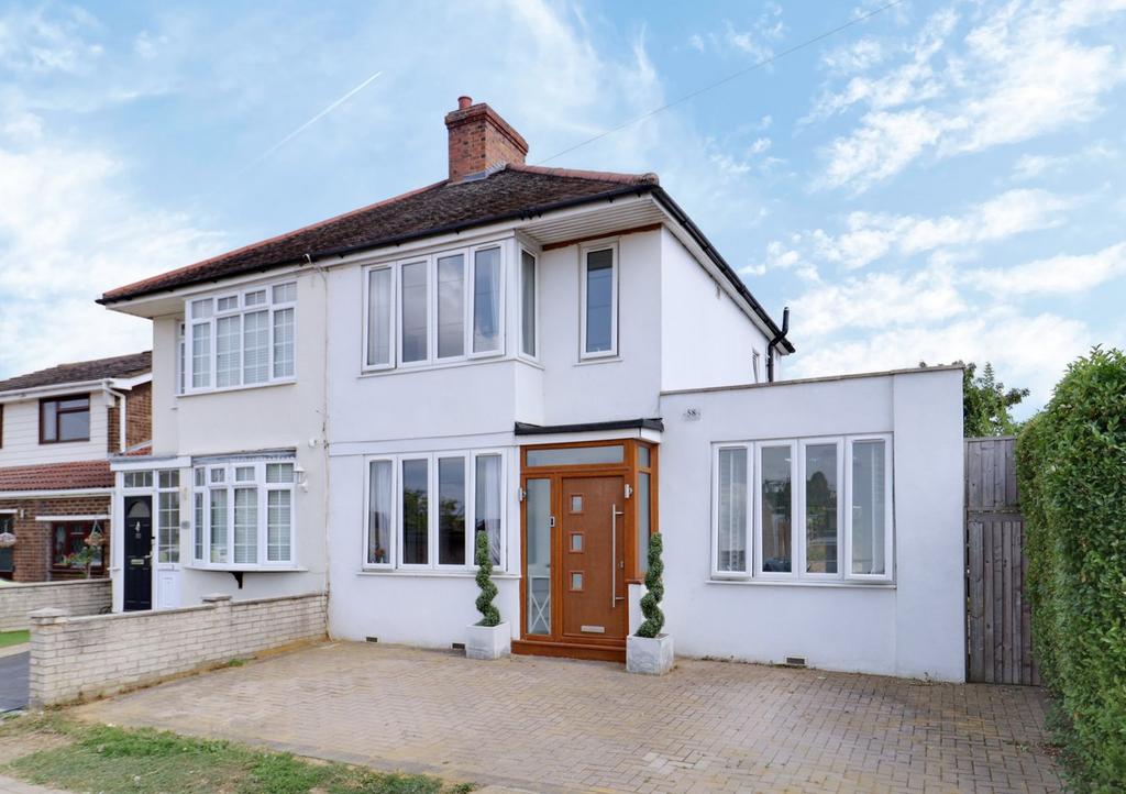 Parsonage Road, Rainham RM13 3 bed semi-detached house - £465,000