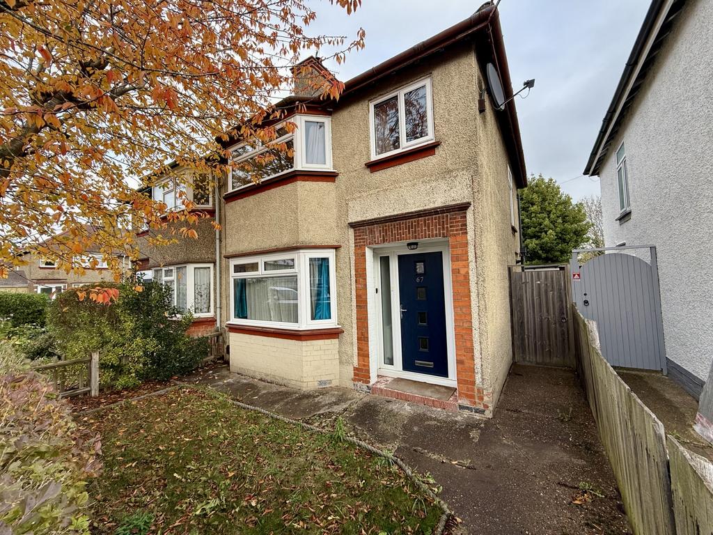 Bushland Road, The Headlands, NN3 2NP 3 bed semi-detached house - £260,000