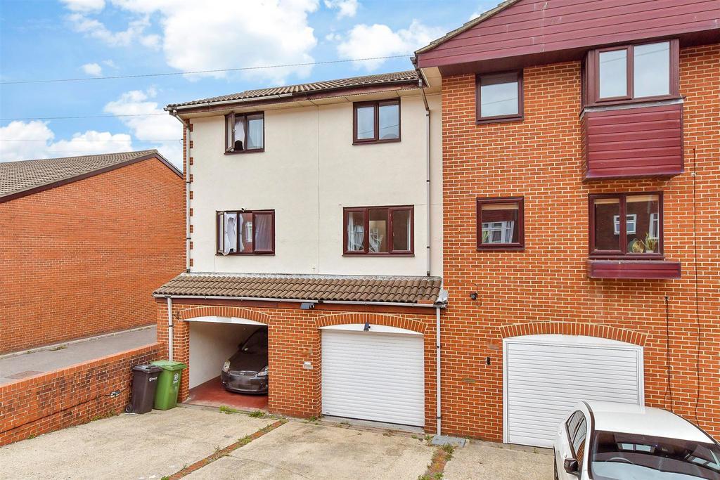 Haslemere Road, Southsea, Hampshire 2 bed townhouse - £250,000