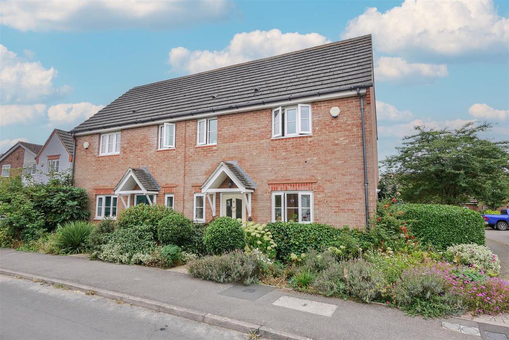 Brinkinfield Road, Chalgrove OX44 3 bed semi-detached house - £400,000