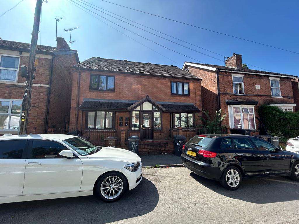 Wolverhampton WV6 4 bed detached house - £124,000