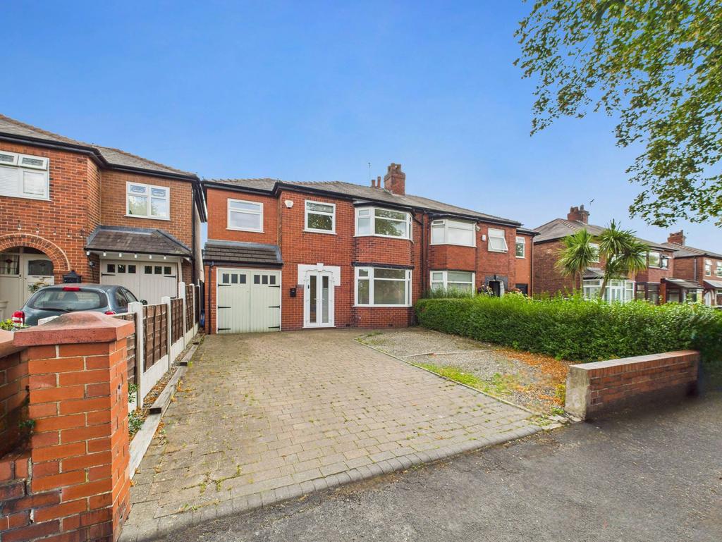 Henfold Road, Manchester M29 4 bed semi-detached house - £1,800 pcm (£ ...