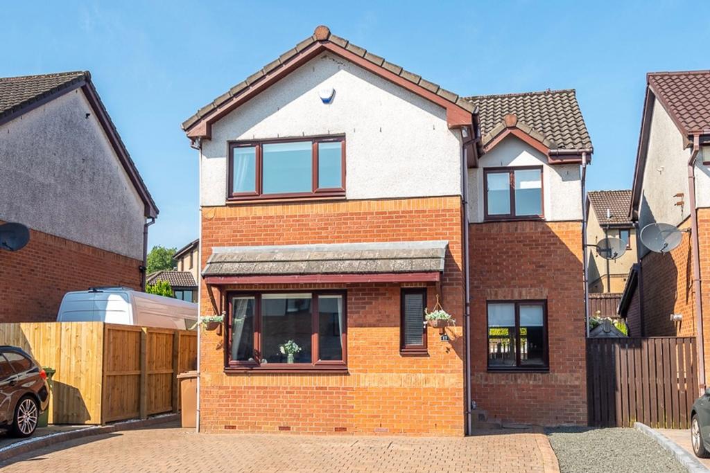 17 Craigend Road, Condorrat... 4 bed detached house for sale - £269,000