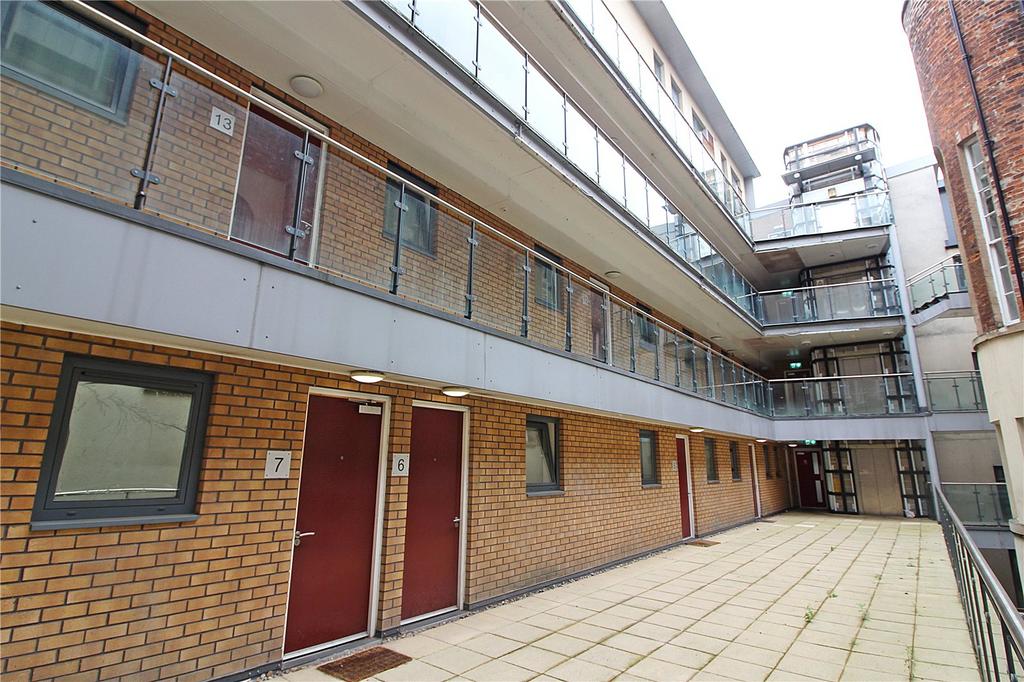 York Place, West Yorkshire LS1 2 bed flat - £110,000