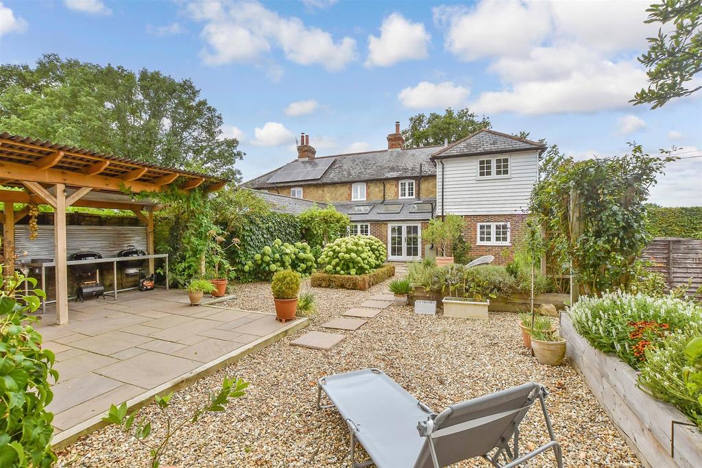 Lenham Road, Headcorn TN27 4 bed cottage - £429,000