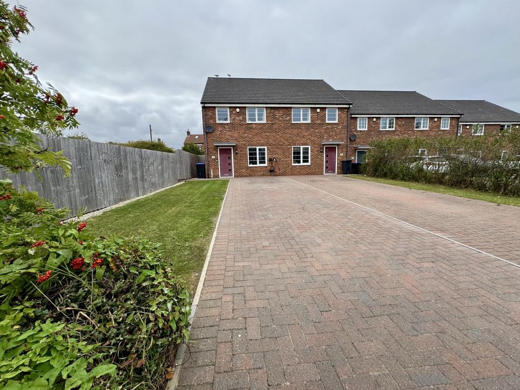 Lady Milbanke Mews, Seaham, Durham... 3 bed semi-detached house - £200,000