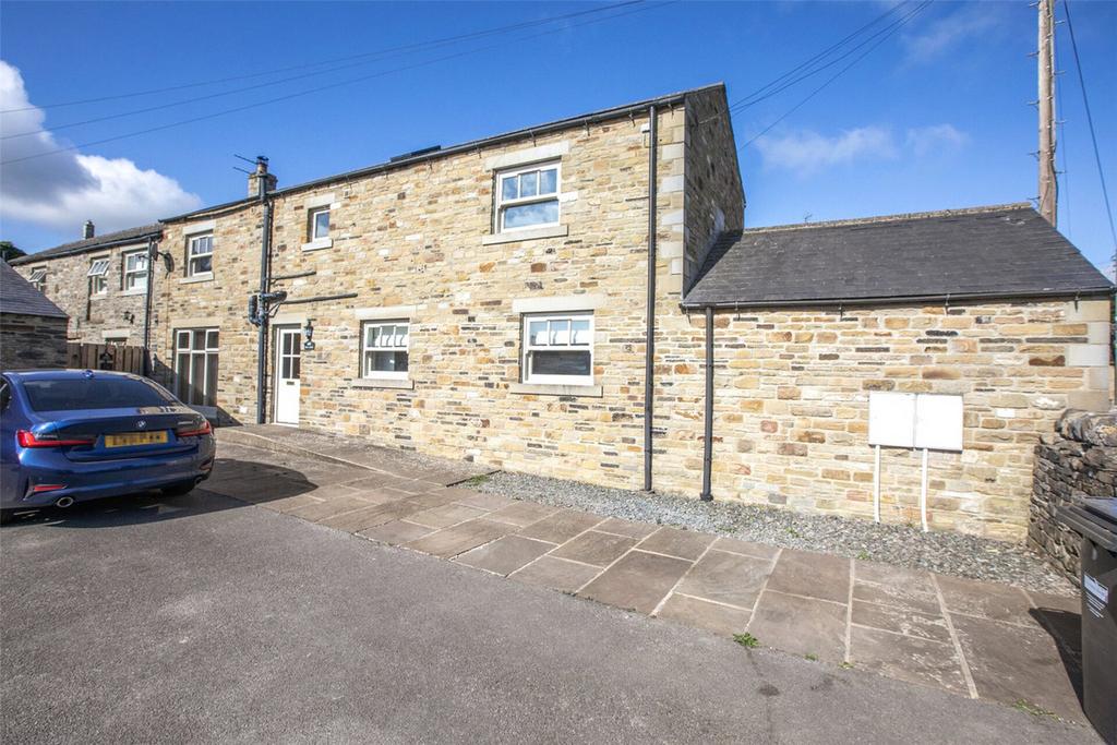 Broadley Court, Leyburn, DL8 5 2 bed semi-detached house - £230,000