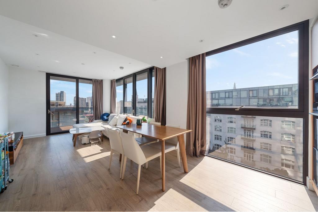 Satin House, Piazza Walk, E1 3 bed apartment to rent - £6,000 pcm (£ ...