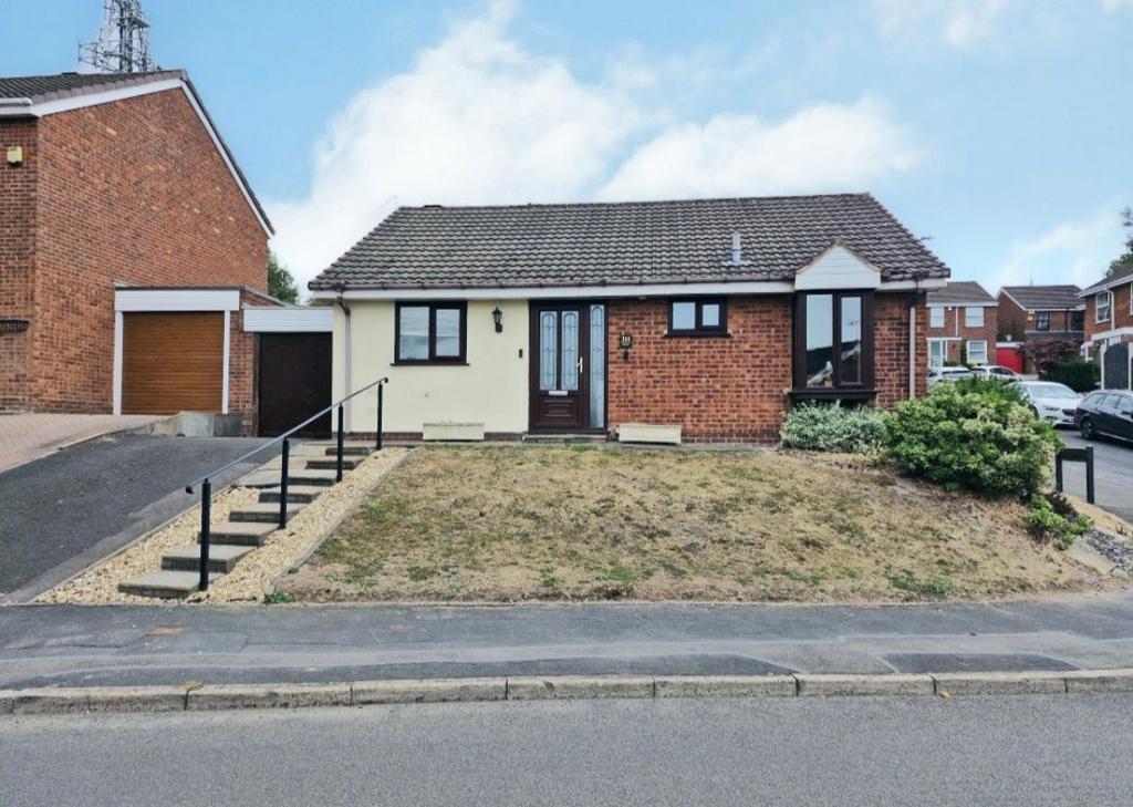 Gayfield Avenue, Brierley Hill DY5 2 bed detached bungalow for sale - £ ...