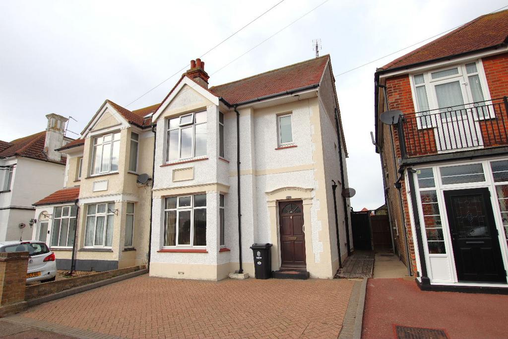Freeland Road, Clacton on Sea, CO15 3 bed semi-detached house - £290,000