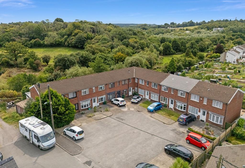 Tirafon Court, Pontyclun CF72 2 bed ground floor flat for sale - £179,950