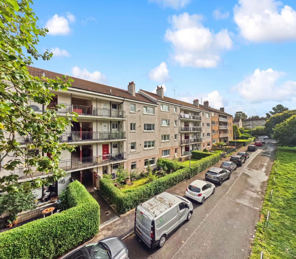 7 Ashmore Road, Merrylee, Glasgow... 2 bed flat - £109,000