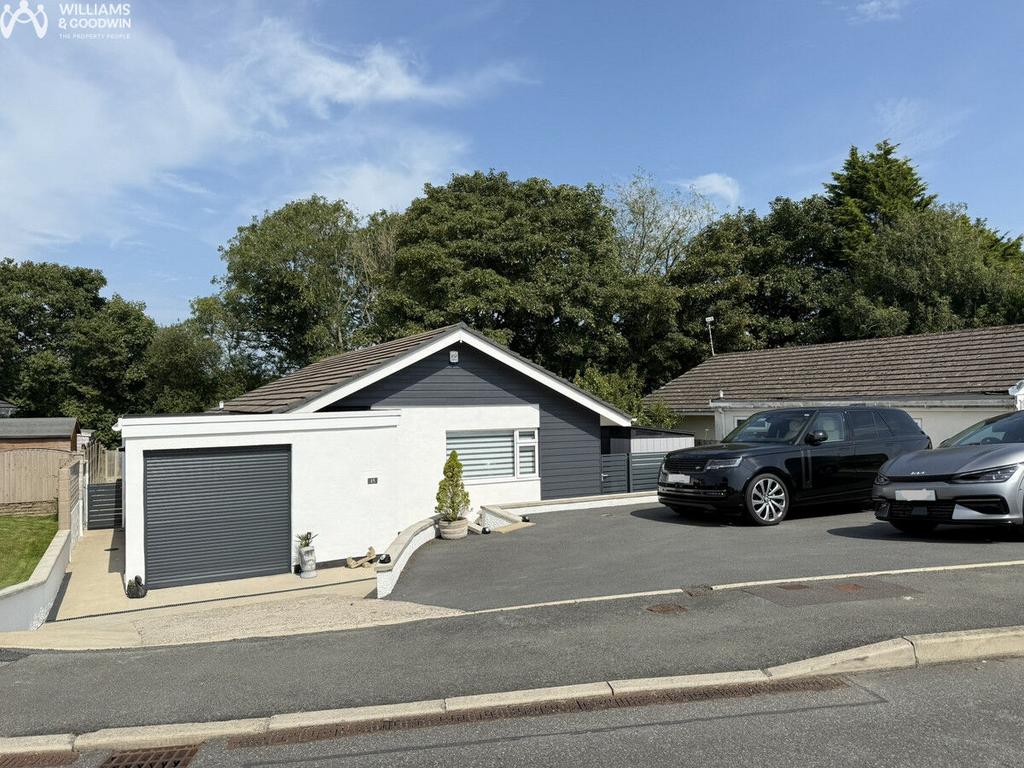 Ponc y Fron, Llangefni, Anglesey, LL77 3 bed detached bungalow - £299,950