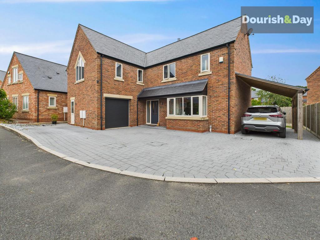 Oak Tree Way, Whitchurch SY13 4 bed detached house - £475,000