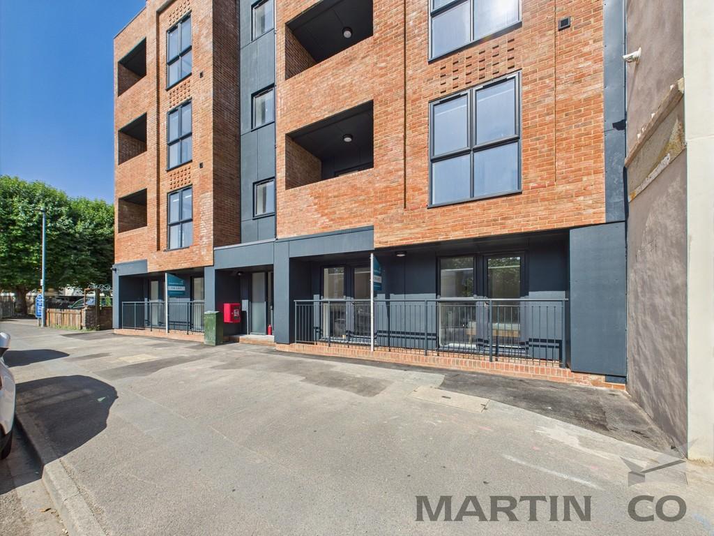 Crystal View, Southsea 2 bed flat - £1,350 pcm (£312 pw)