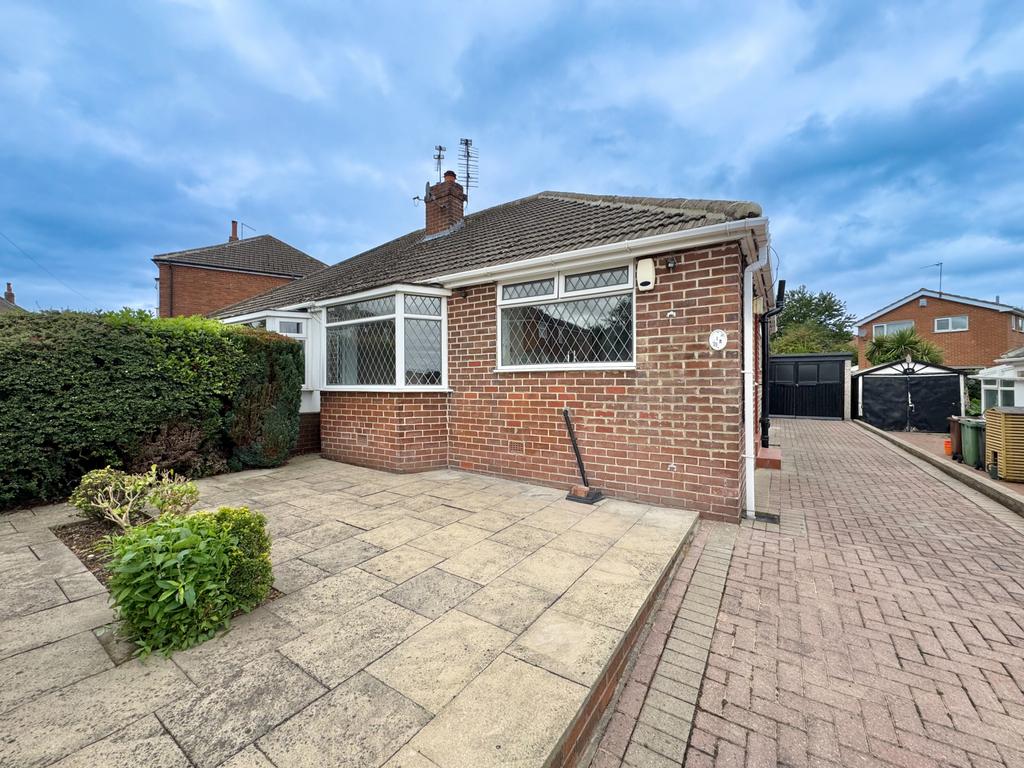 Knightsway, Garforth 2 bed bungalow - £900 pcm (£208 pw)