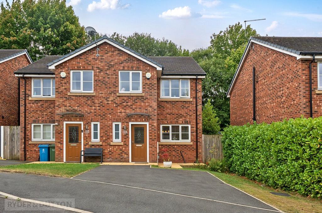 Hercules Green, Chadderton/Middleton... 3 bed semi-detached house for ...