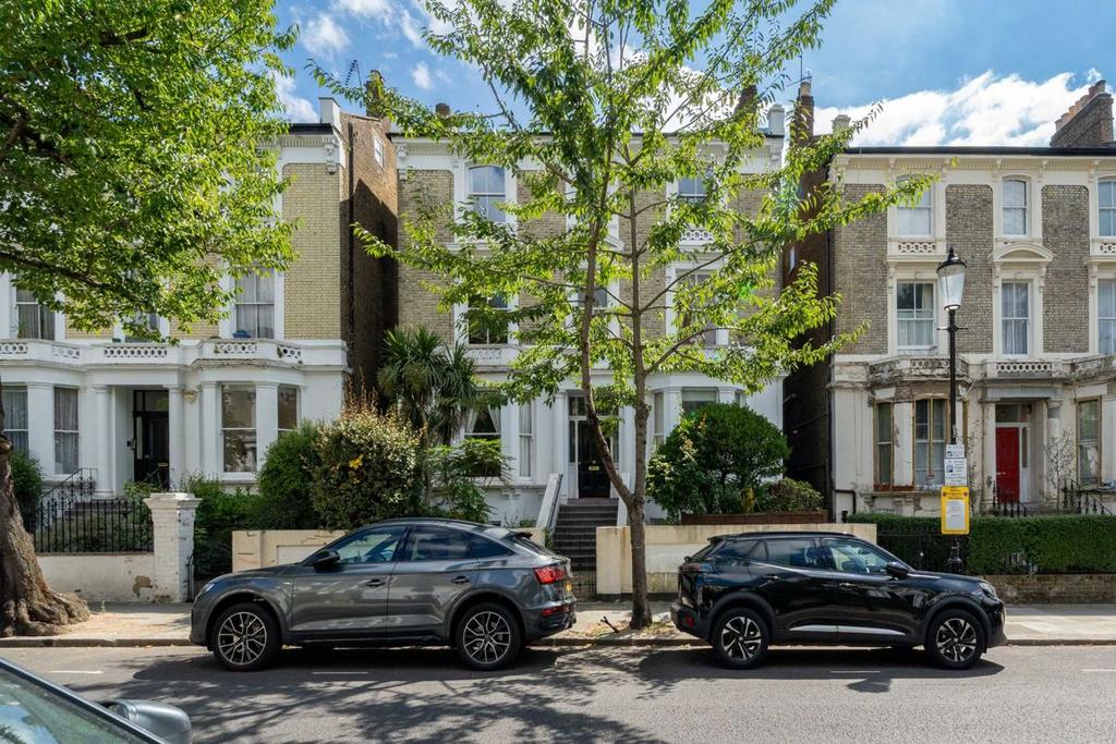 Oxford Gardens, London W10 1 bed flat - £495,000