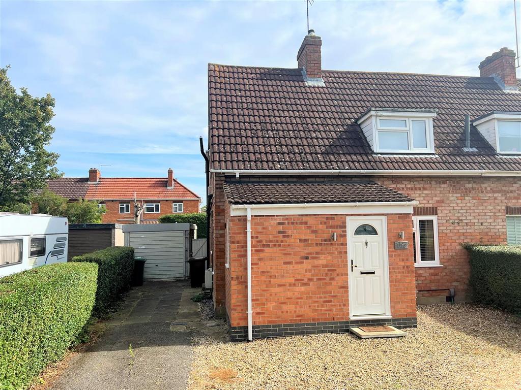 Westfields Road, Corby NN17 3 bed house - £1,300 pcm (£300 pw)