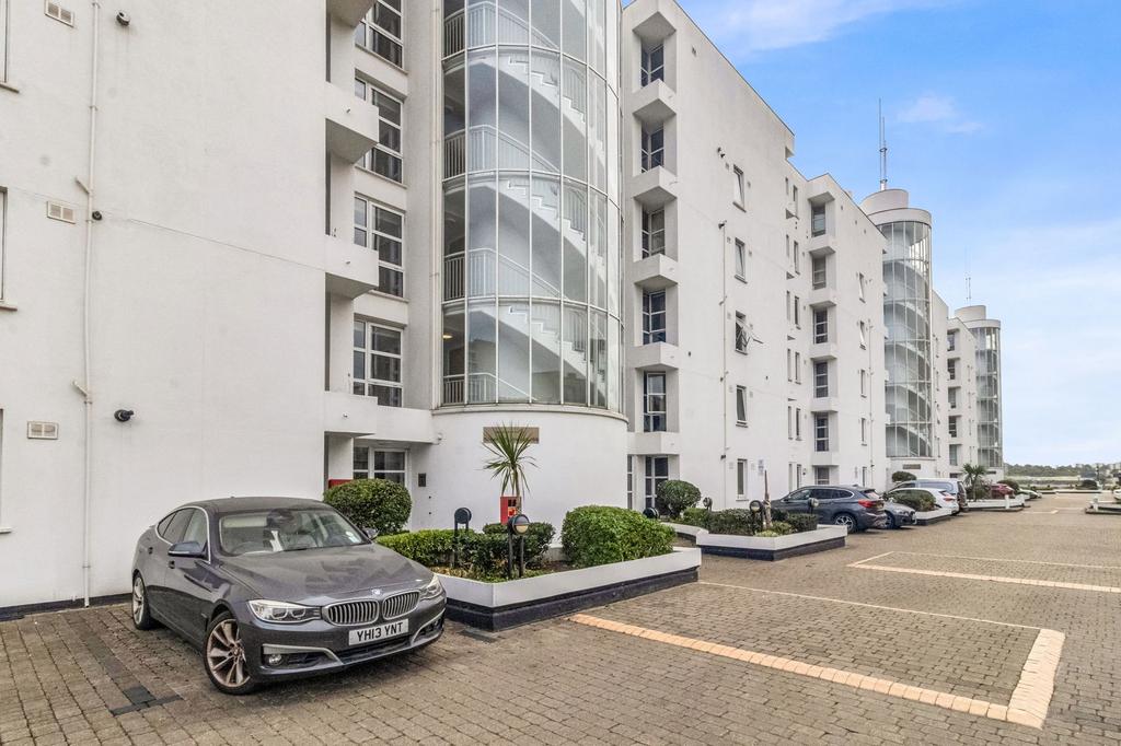 Barrier Point Road, London, E16 2SE 1 bed flat for sale - £370,000