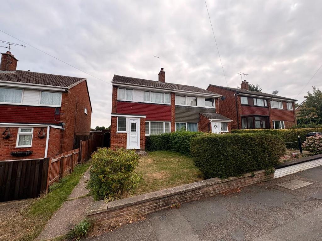 Admirals Way, Daventry NN11 3 bed semi-detached house - £1,050 pcm (£ ...