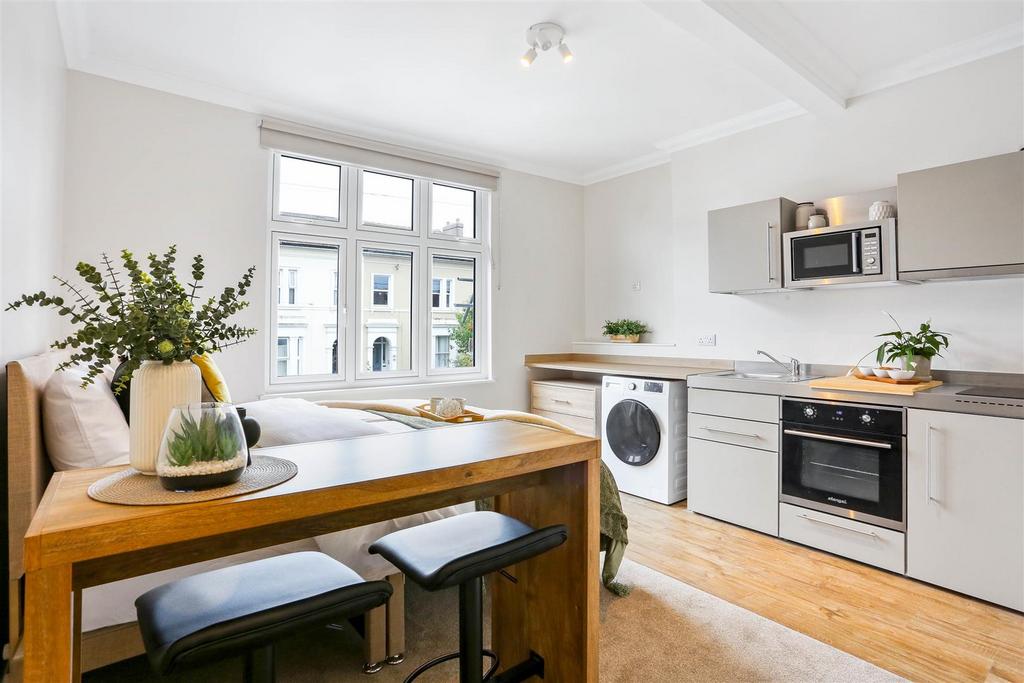 Belmont Road, Wallington SM6 Studio - £1,350 pcm (£312 pw)