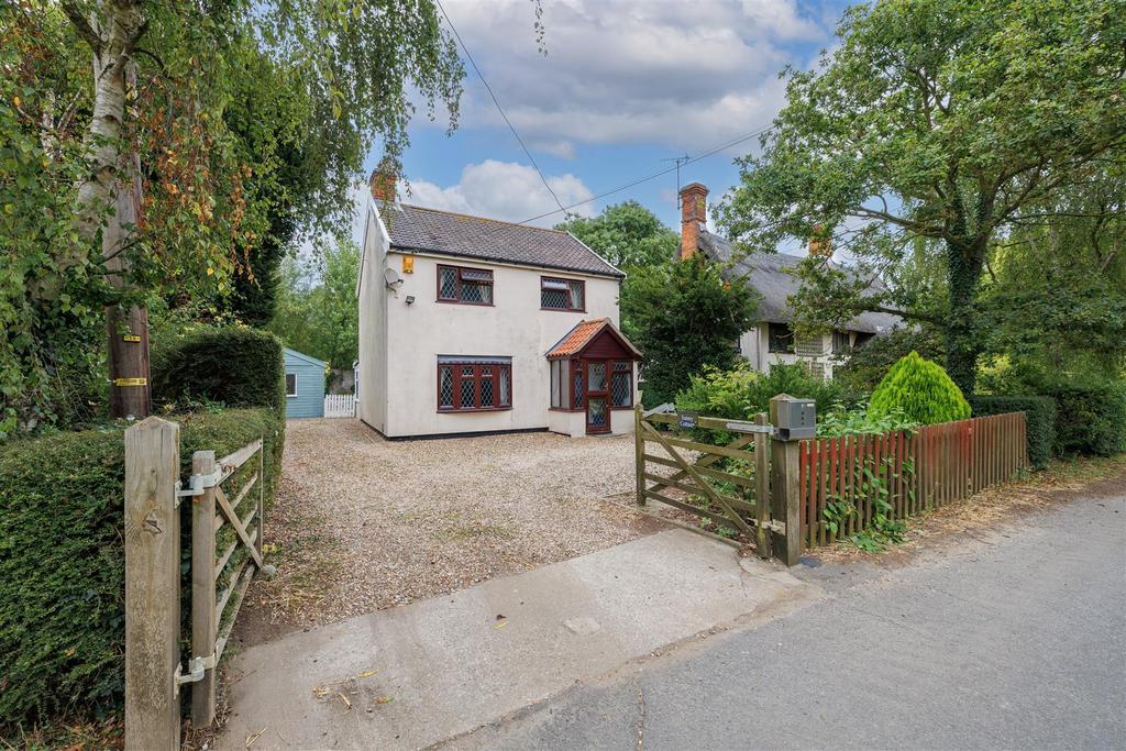 Halesworth IP19 2 bed detached house for sale - £330,000