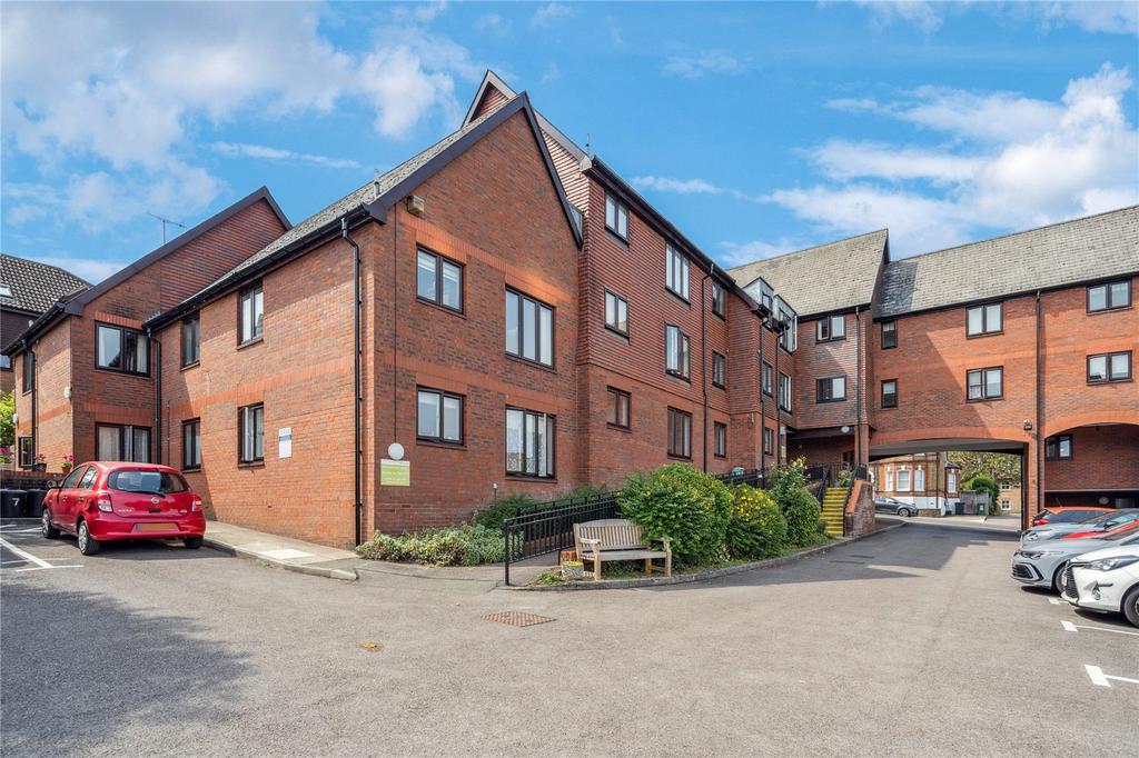 Cowper Road, Berkhamsted... 2 bed apartment for sale - £240,000