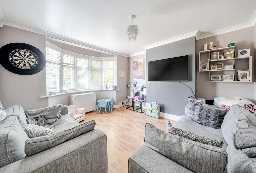 Townsend Lane, London NW9 2 bed maisonette for sale - £350,000