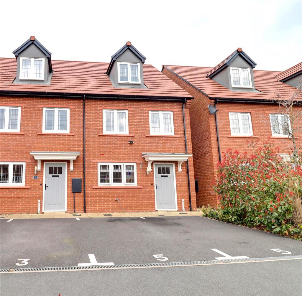 Wheatfield Drive, Leighton, Crewe 3 bed townhouse for sale - £82,250