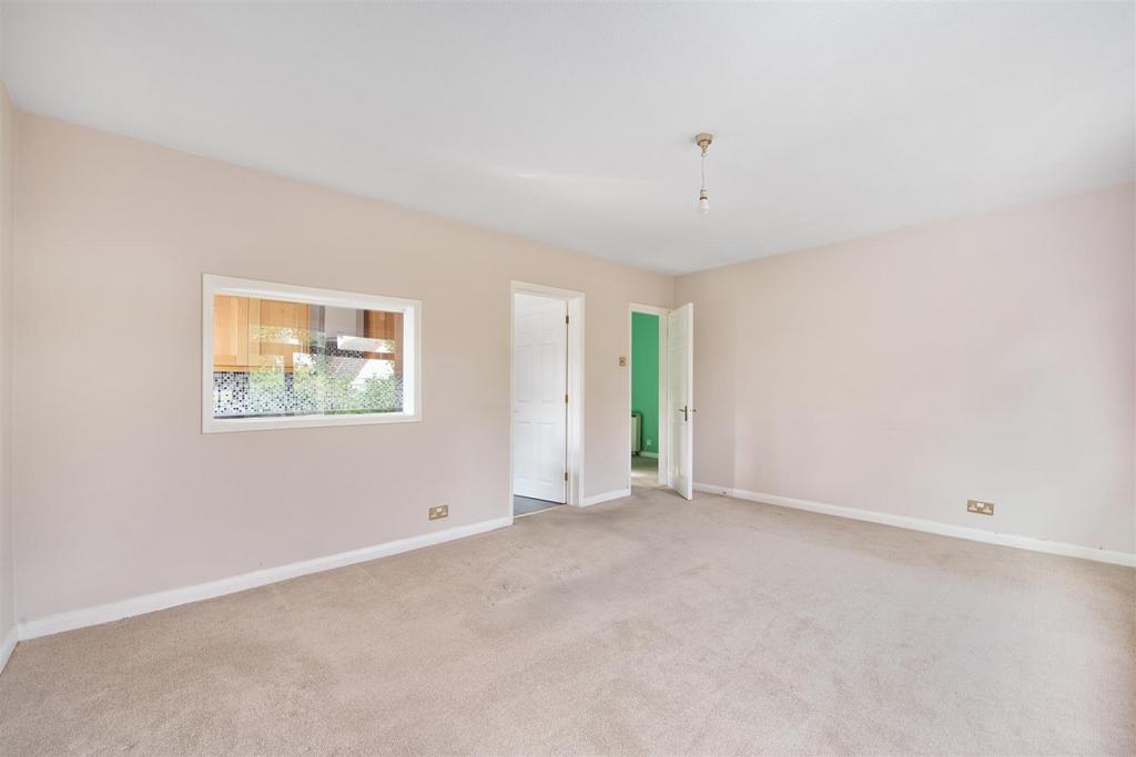 Grand Drive, Raynes Park SW20 2 bed flat for sale - £450,000