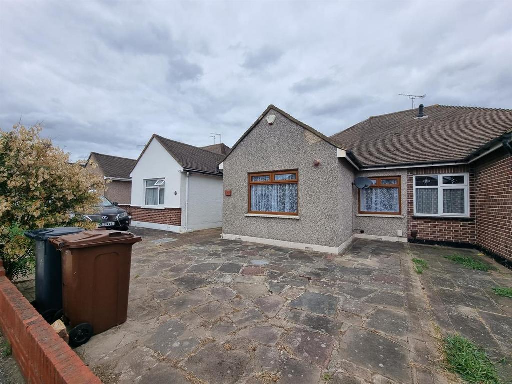 Purland Close, Dagenham 2 bed bungalow - £400,000